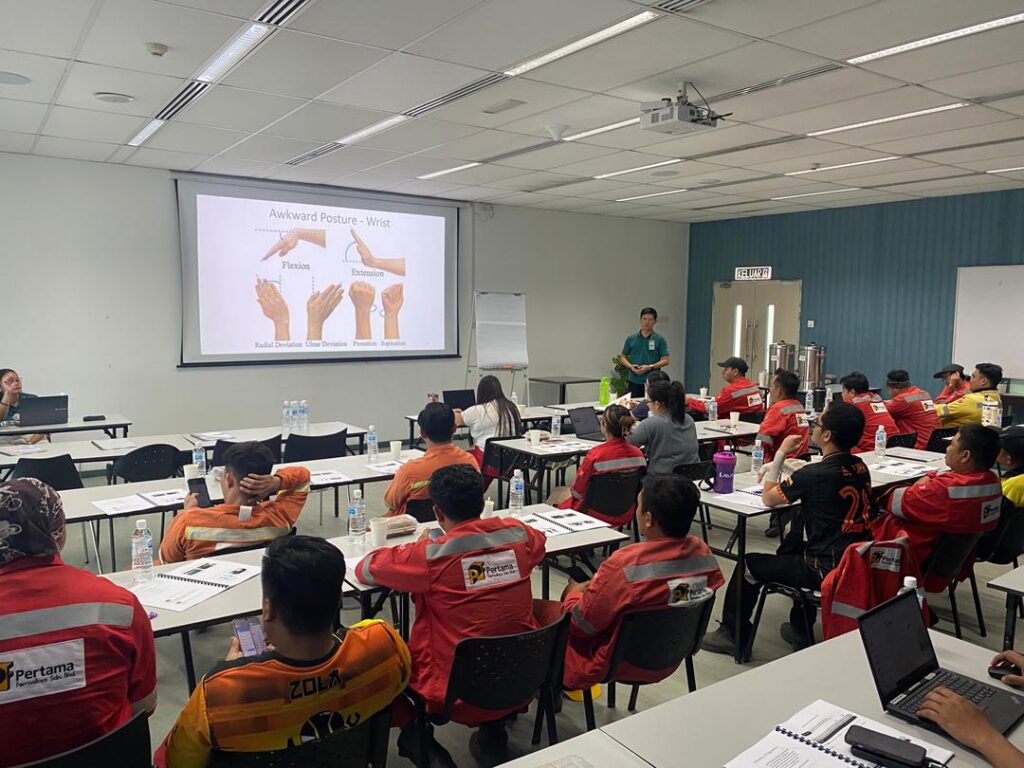 🌟 Ergonomic Awareness Program: Empowering a Safer Workplace - Pertama ...